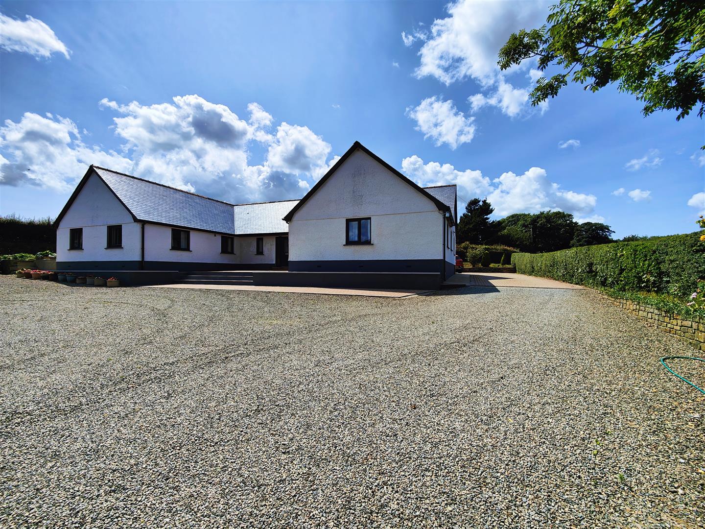 Benvenuto (Welcome), Wolfscastle, Haverfordwest – JJMorris